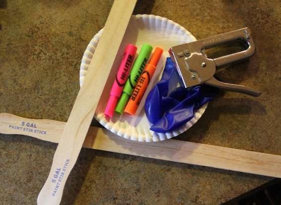 Kid Activities - DIY Paddle for Balloon Bounce Game! - A Cowboy's Wife